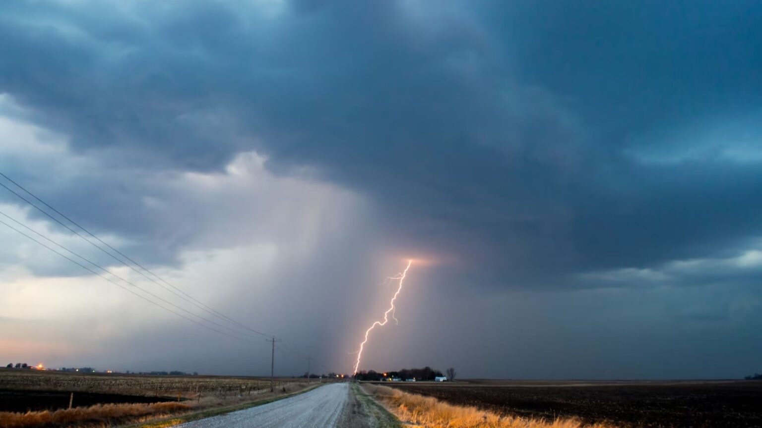 How Starlink Performs In Bad Weather (Real User Opinions)